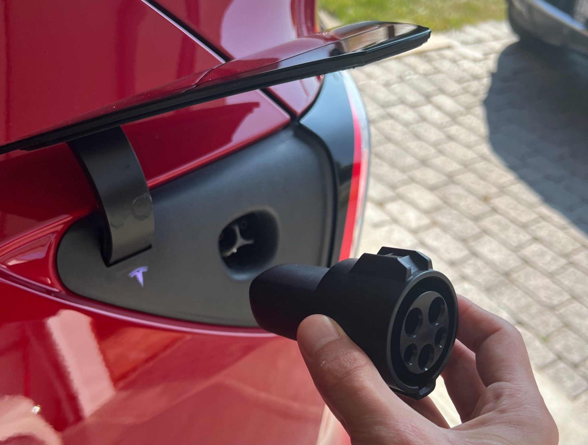 Can you charge a Tesla on the FLO charging network? - EVchargerReviews.net